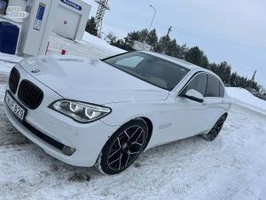 Белый БМВ 750 2013 в Мажейкяй, объемом двигателя 4.40 л и пробегом 274 тыс. км за 10500 €, фото 3 на AUTOMOTO.COM.LV