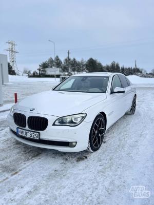 Белый БМВ 750 2013 в Мажейкяй, объемом двигателя 4.40 л и пробегом 274 тыс. км за 10500 €, фото 5 на AUTOMOTO.COM.LV