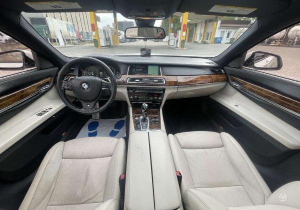 Balts BMW 750 2014 Kauņa, ar dzinēja tilpumu 4.40 L un nobraukumu 170 tūkst. km par 10500 €, foto 11 vietnē AUTOMOTO.COM.LV
