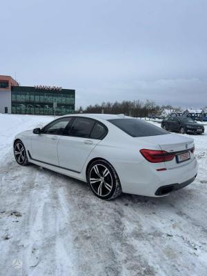 Белый БМВ 750 2016 в Паневежис, объемом двигателя 4.40 л и пробегом 125 тыс. км за 25000 €, фото 7 на AUTOMOTO.COM.LV