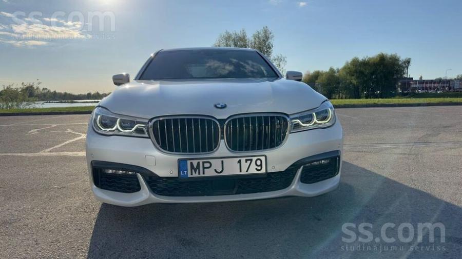 White BMW 750 2016 in Riga, with an engine capacity of 4.40 L and mileage of 96 thousand km for 24990 €, photo 3 on AUTOMOTO.COM.LV