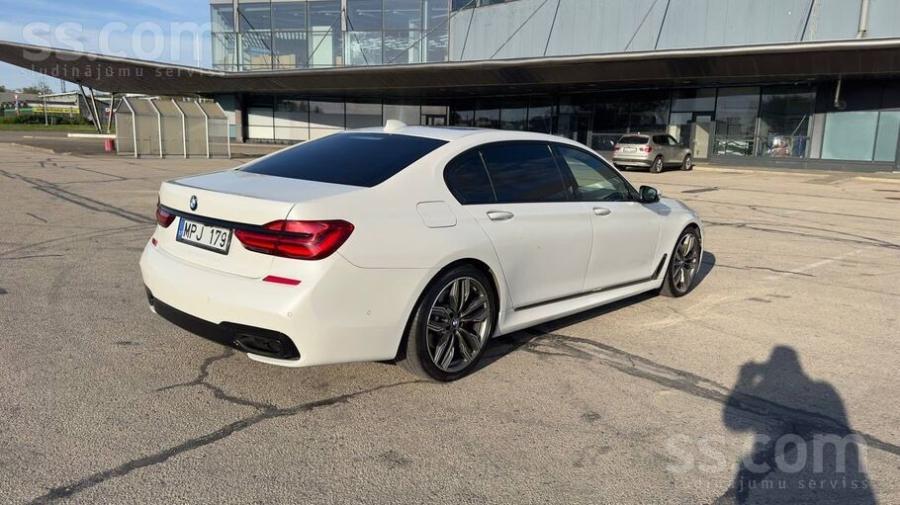 White BMW 750 2016 in Riga, with an engine capacity of 4.40 L and mileage of 96 thousand km for 24990 €, photo 8 on AUTOMOTO.COM.LV