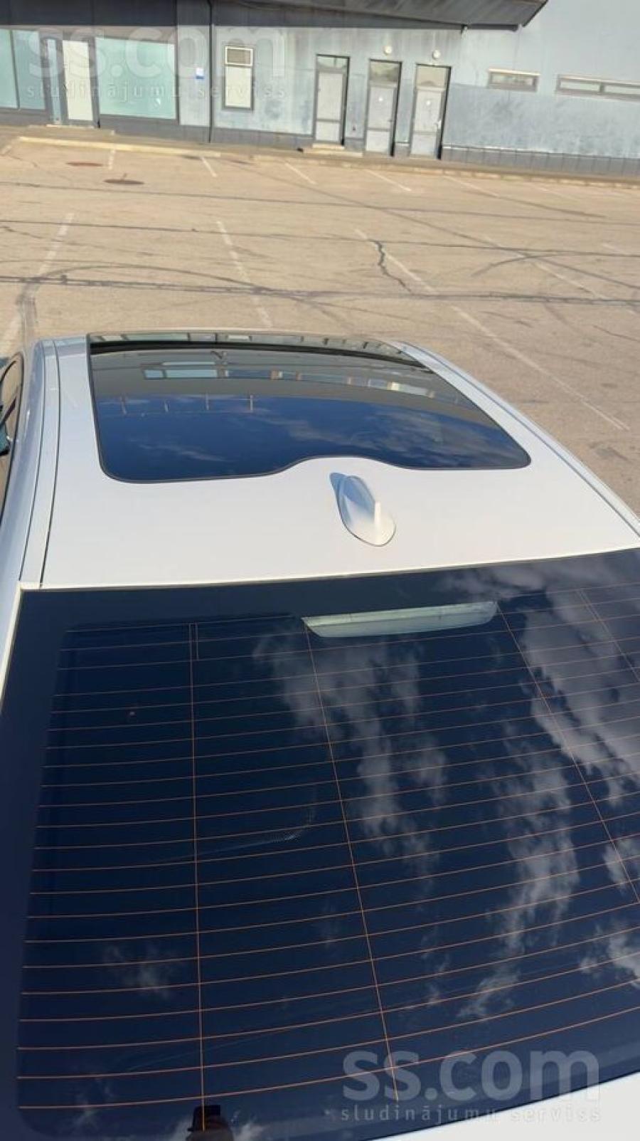White BMW 750 2016 in Riga, with an engine capacity of 4.40 L and mileage of 96 thousand km for 24990 €, photo 9 on AUTOMOTO.COM.LV
