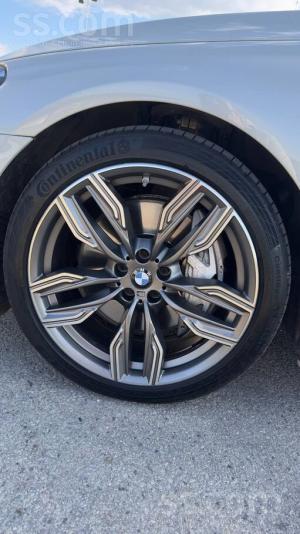 White BMW 750 2016 in Riga, with an engine capacity of 4.40 L and mileage of 96 thousand km for 24990 €, photo 10 on AUTOMOTO.COM.LV