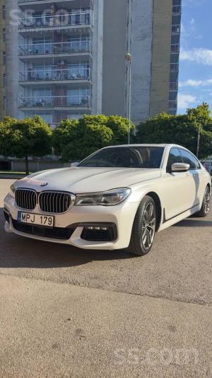 White BMW 750 2016 in Riga, with an engine capacity of 4.40 L and mileage of 96 thousand km for 24990 €, photo 11 on AUTOMOTO.COM.LV