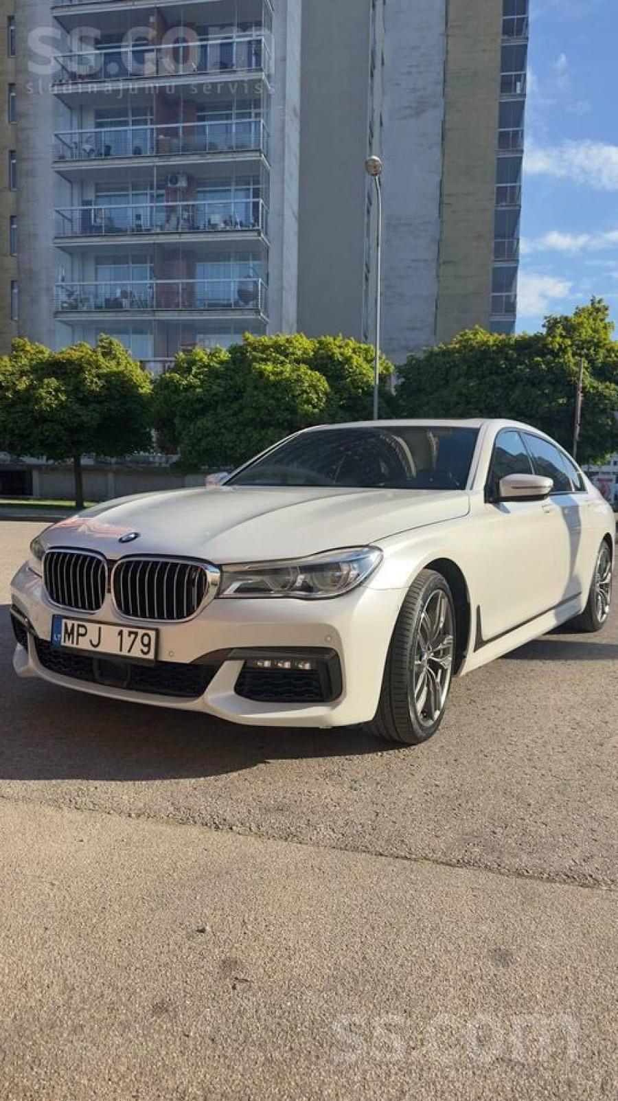 White BMW 750 2016 in Riga, with an engine capacity of 4.40 L and mileage of 96 thousand km for 24990 €, photo 11 on AUTOMOTO.COM.LV
