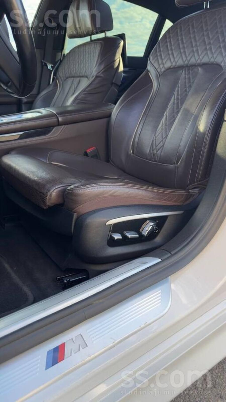 White BMW 750 2016 in Riga, with an engine capacity of 4.40 L and mileage of 96 thousand km for 24990 €, photo 12 on AUTOMOTO.COM.LV