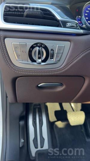 White BMW 750 2016 in Riga, with an engine capacity of 4.40 L and mileage of 96 thousand km for 24990 €, photo 16 on AUTOMOTO.COM.LV