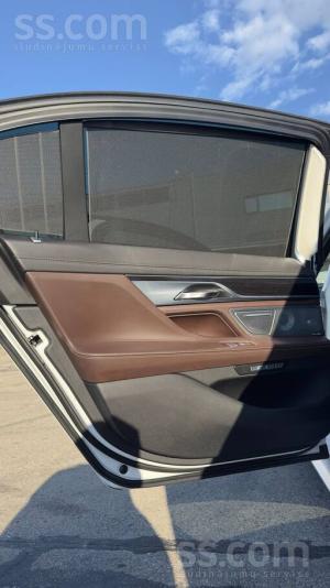 White BMW 750 2016 in Riga, with an engine capacity of 4.40 L and mileage of 96 thousand km for 24990 €, photo 19 on AUTOMOTO.COM.LV