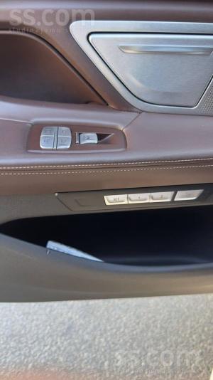 White BMW 750 2016 in Riga, with an engine capacity of 4.40 L and mileage of 96 thousand km for 24990 €, photo 20 on AUTOMOTO.COM.LV