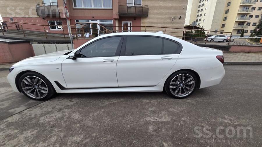 White BMW 750 2016 in Riga, with an engine capacity of 4.40 L and mileage of 173 thousand km for 31750 €, photo 3 on AUTOMOTO.COM.LV
