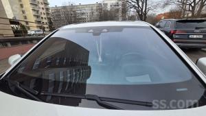White BMW 750 2016 in Riga, with an engine capacity of 4.40 L and mileage of 173 thousand km for 31750 €, photo 4 on AUTOMOTO.COM.LV