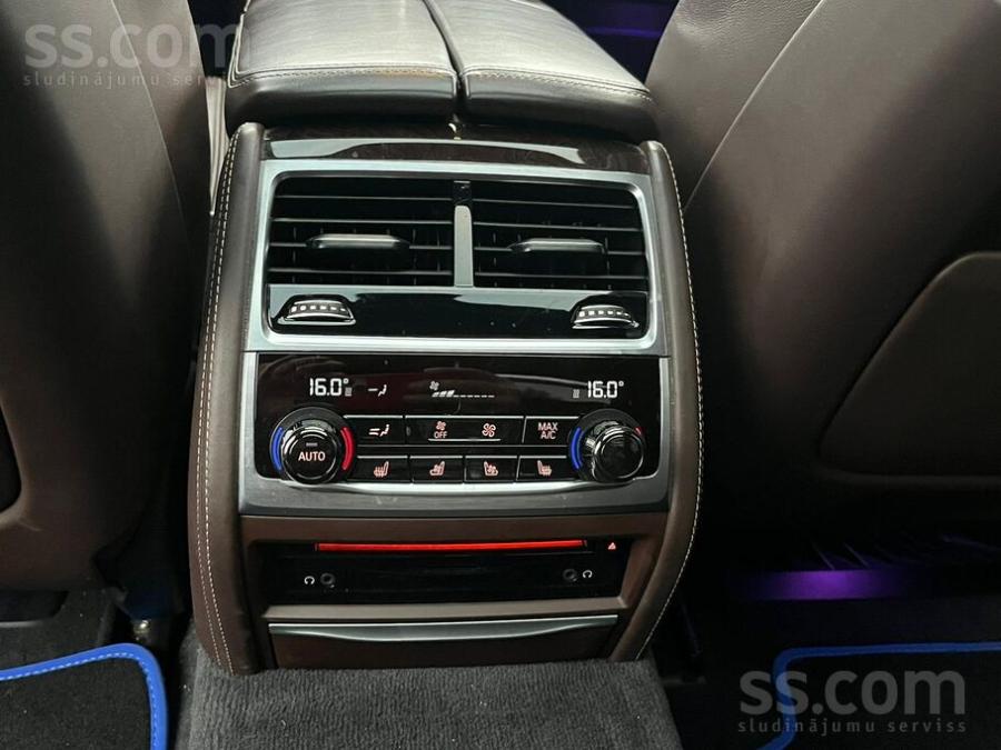 White BMW 750 2016 in Riga, with an engine capacity of 4.40 L and mileage of 173 thousand km for 31750 €, photo 15 on AUTOMOTO.COM.LV