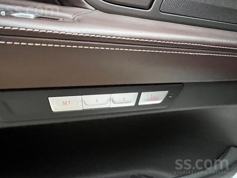White BMW 750 2016 in Riga, with an engine capacity of 4.40 L and mileage of 173 thousand km for 31750 €, photo 17 on AUTOMOTO.COM.LV