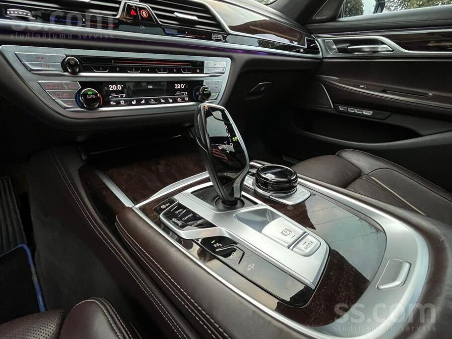 White BMW 750 2016 in Riga, with an engine capacity of 4.40 L and mileage of 173 thousand km for 31750 €, photo 21 on AUTOMOTO.COM.LV