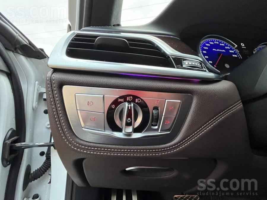White BMW 750 2016 in Riga, with an engine capacity of 4.40 L and mileage of 173 thousand km for 31750 €, photo 23 on AUTOMOTO.COM.LV