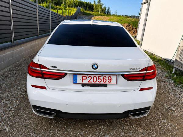 White BMW 750 2016 in Vilnius, with an engine capacity of 4.40 L and mileage of 148 thousand km for 15999 €, photo 5 on AUTOMOTO.COM.LV
