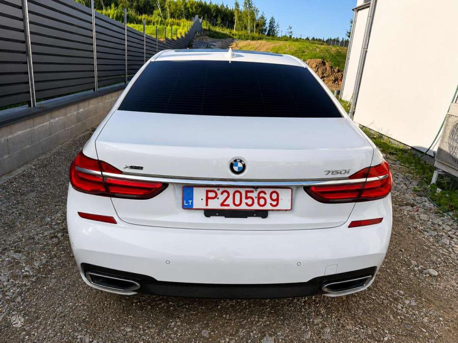 White BMW 750 2016 in Vilnius, with an engine capacity of 4.40 L and mileage of 148 thousand km for 15999 €, photo 6 on AUTOMOTO.COM.LV