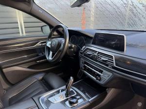 White BMW 750 2016 in Vilnius, with an engine capacity of 4.40 L and mileage of 148 thousand km for 15999 €, photo 12 on AUTOMOTO.COM.LV
