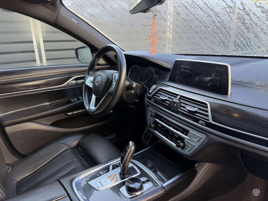 White BMW 750 2016 in Vilnius, with an engine capacity of 4.40 L and mileage of 148 thousand km for 15999 €, photo 12 on AUTOMOTO.COM.LV