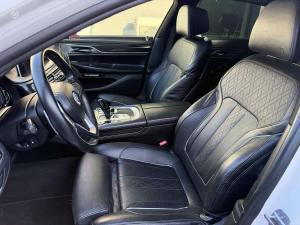 White BMW 750 2016 in Vilnius, with an engine capacity of 4.40 L and mileage of 148 thousand km for 15999 €, photo 13 on AUTOMOTO.COM.LV