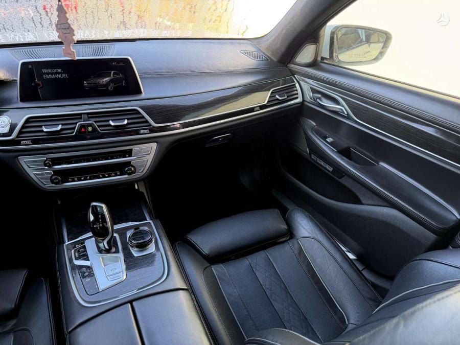 White BMW 750 2016 in Vilnius, with an engine capacity of 4.40 L and mileage of 148 thousand km for 15999 €, photo 14 on AUTOMOTO.COM.LV
