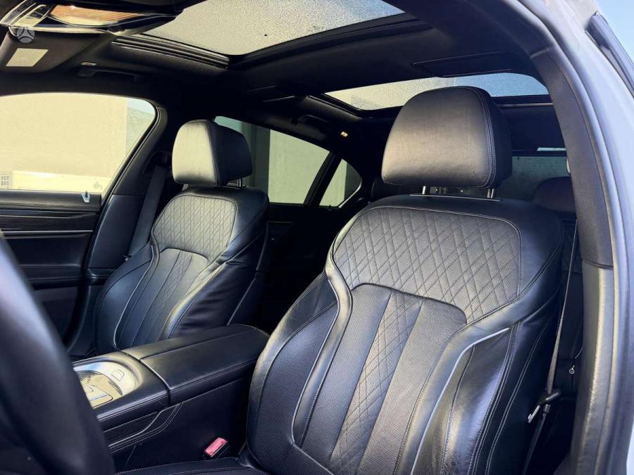 White BMW 750 2016 in Vilnius, with an engine capacity of 4.40 L and mileage of 148 thousand km for 15999 €, photo 19 on AUTOMOTO.COM.LV