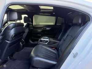 White BMW 750 2016 in Vilnius, with an engine capacity of 4.40 L and mileage of 148 thousand km for 15999 €, photo 22 on AUTOMOTO.COM.LV