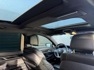 White BMW 750 2016 in Vilnius, with an engine capacity of 4.40 L and mileage of 148 thousand km for 15999 €, photo 29 on AUTOMOTO.COM.LV