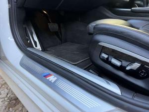 White BMW 750 2016 in Vilnius, with an engine capacity of 4.40 L and mileage of 148 thousand km for 15999 €, photo 34 on AUTOMOTO.COM.LV