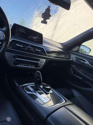 White BMW 750 2016 in Vilnius, with an engine capacity of 4.40 L and mileage of 148 thousand km for 15999 €, photo 35 on AUTOMOTO.COM.LV