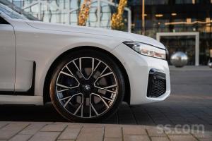 Белый БМВ 750 2016 в Рига, объемом двигателя 4.40 л и пробегом 122 тыс. км за 29900 €, фото 11 на AUTOMOTO.COM.LV