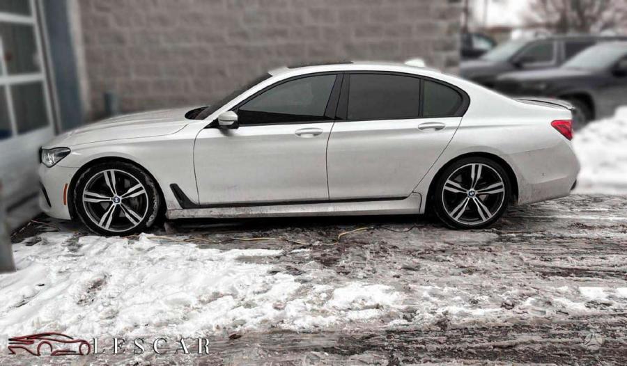 Balts BMW 750 2017 Viļņa, ar dzinēja tilpumu 4.40 L un nobraukumu 57 tūkst. km par 23500 €, foto 3 vietnē AUTOMOTO.COM.LV