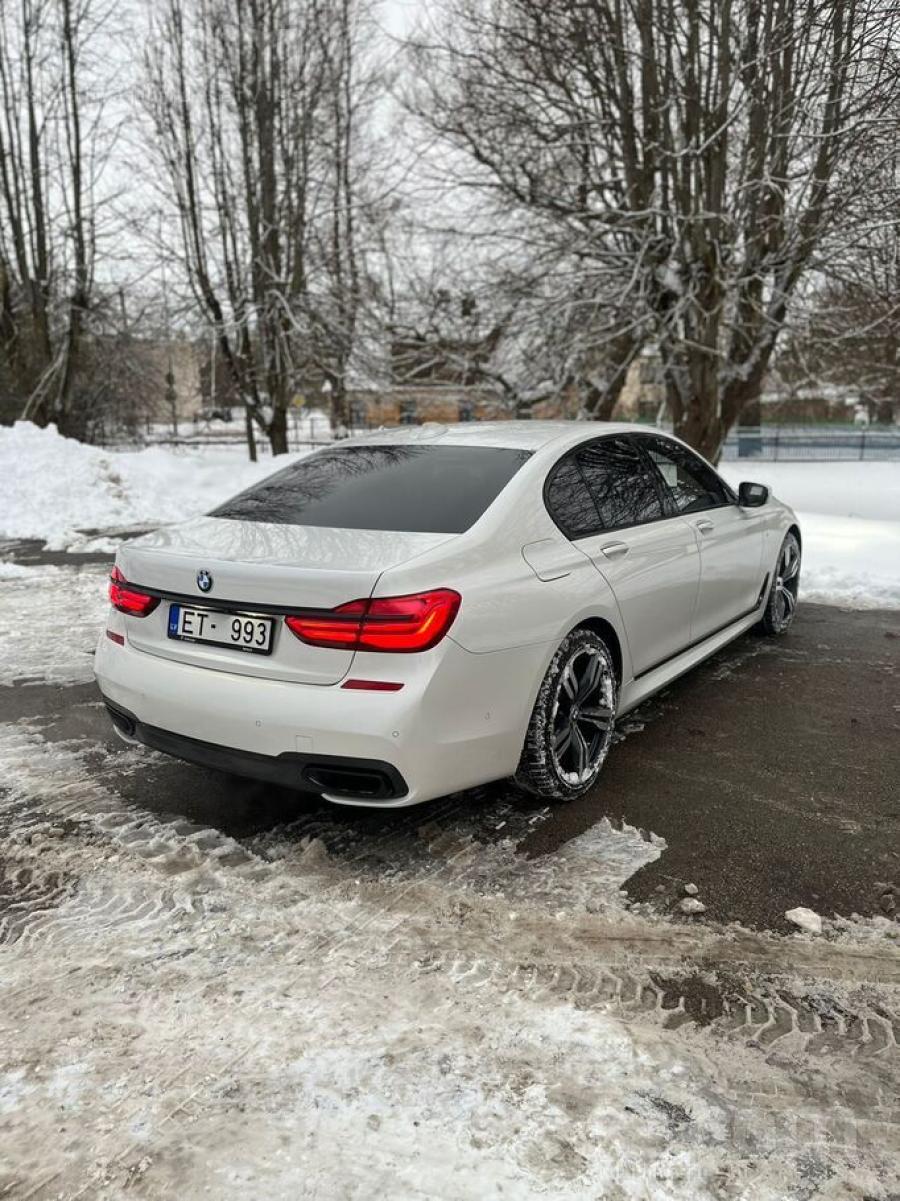 Balts BMW 750 2017 Saldus, ar dzinēja tilpumu 4.40 L un nobraukumu 280 tūkst. km par 22000 €, foto 4 vietnē AUTOMOTO.COM.LV