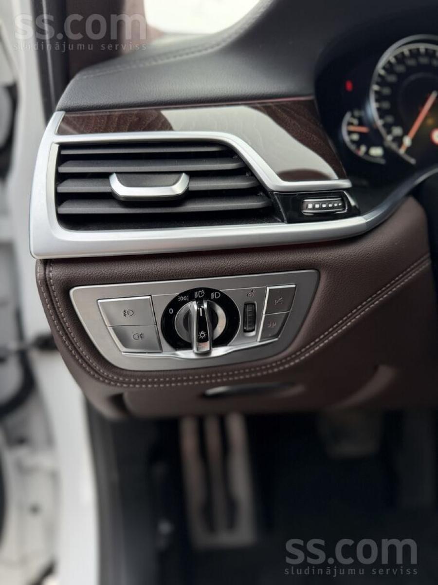 Balts BMW 750 2017 Saldus, ar dzinēja tilpumu 4.40 L un nobraukumu 280 tūkst. km par 22000 €, foto 9 vietnē AUTOMOTO.COM.LV