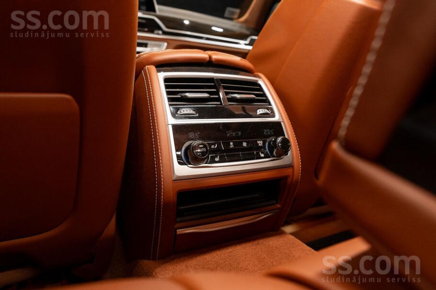 White BMW 750 2020 in Riga, with an engine capacity of 4.40 L and mileage of 41 thousand km for 59500 €, photo 31 on AUTOMOTO.COM.LV
