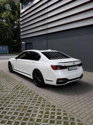 Balts BMW 750 2021 Alīta, ar dzinēja tilpumu 4.40 L un nobraukumu 107 tūkst. km par 38900 €, foto 4 vietnē AUTOMOTO.COM.LV