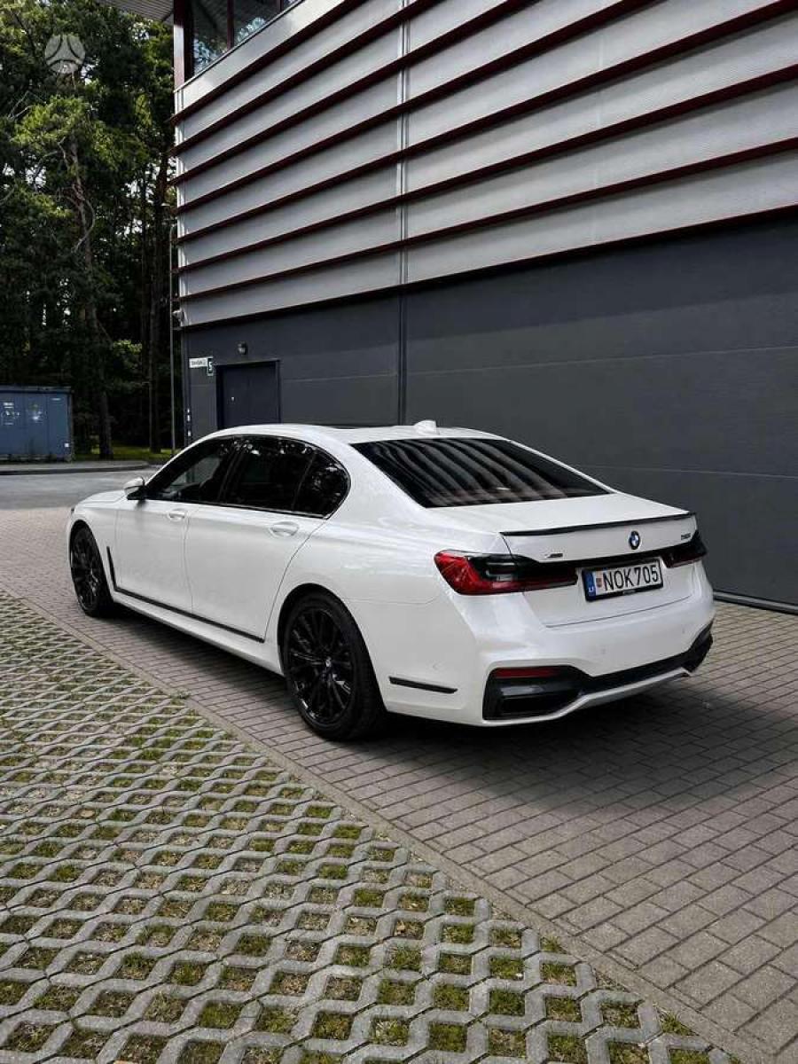 Balts BMW 750 2021 Alīta, ar dzinēja tilpumu 4.40 L un nobraukumu 107 tūkst. km par 38900 €, foto 4 vietnē AUTOMOTO.COM.LV