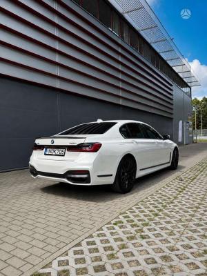Balts BMW 750 2021 Alīta, ar dzinēja tilpumu 4.40 L un nobraukumu 107 tūkst. km par 38900 €, foto 5 vietnē AUTOMOTO.COM.LV