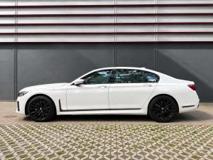 Balts BMW 750 2021 Alīta, ar dzinēja tilpumu 4.40 L un nobraukumu 107 tūkst. km par 38900 €, foto 6 vietnē AUTOMOTO.COM.LV