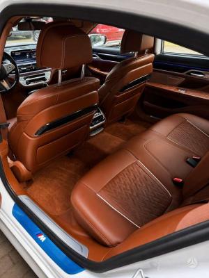 Balts BMW 750 2021 Alīta, ar dzinēja tilpumu 4.40 L un nobraukumu 107 tūkst. km par 38900 €, foto 11 vietnē AUTOMOTO.COM.LV