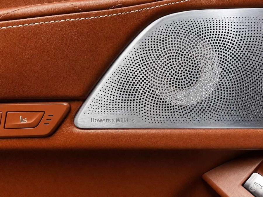 Balts BMW 750 2021 Alīta, ar dzinēja tilpumu 4.40 L un nobraukumu 107 tūkst. km par 38900 €, foto 12 vietnē AUTOMOTO.COM.LV