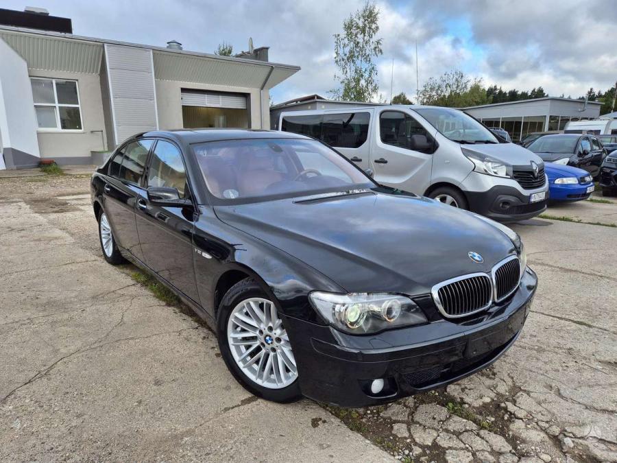Melns BMW 760 2004 Utena, ar dzinēja tilpumu 5.97 L un nobraukumu 333 tūkst. km par 5990 €, foto 3 vietnē AUTOMOTO.COM.LV