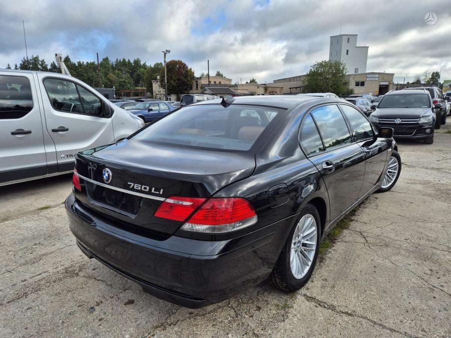 Melns BMW 760 2004 Utena, ar dzinēja tilpumu 5.97 L un nobraukumu 333 tūkst. km par 5990 €, foto 4 vietnē AUTOMOTO.COM.LV
