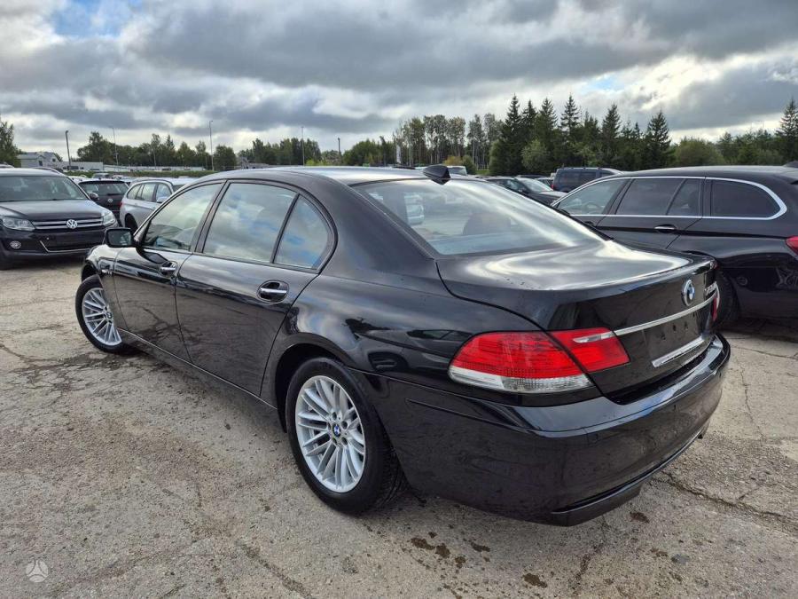 Melns BMW 760 2004 Utena, ar dzinēja tilpumu 5.97 L un nobraukumu 333 tūkst. km par 5990 €, foto 5 vietnē AUTOMOTO.COM.LV