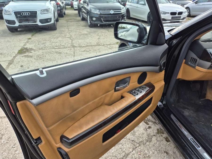 Melns BMW 760 2004 Utena, ar dzinēja tilpumu 5.97 L un nobraukumu 333 tūkst. km par 5990 €, foto 8 vietnē AUTOMOTO.COM.LV