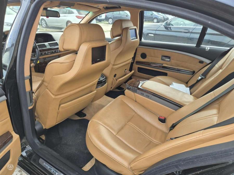 Melns BMW 760 2004 Utena, ar dzinēja tilpumu 5.97 L un nobraukumu 333 tūkst. km par 5990 €, foto 12 vietnē AUTOMOTO.COM.LV