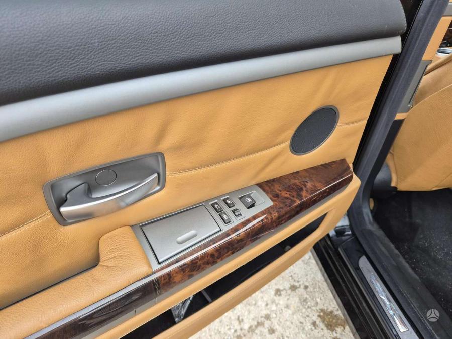 Melns BMW 760 2004 Utena, ar dzinēja tilpumu 5.97 L un nobraukumu 333 tūkst. km par 5990 €, foto 16 vietnē AUTOMOTO.COM.LV
