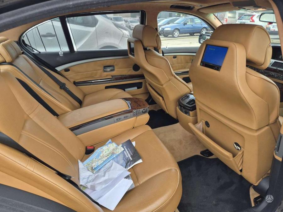 Melns BMW 760 2004 Utena, ar dzinēja tilpumu 5.97 L un nobraukumu 333 tūkst. km par 5990 €, foto 17 vietnē AUTOMOTO.COM.LV