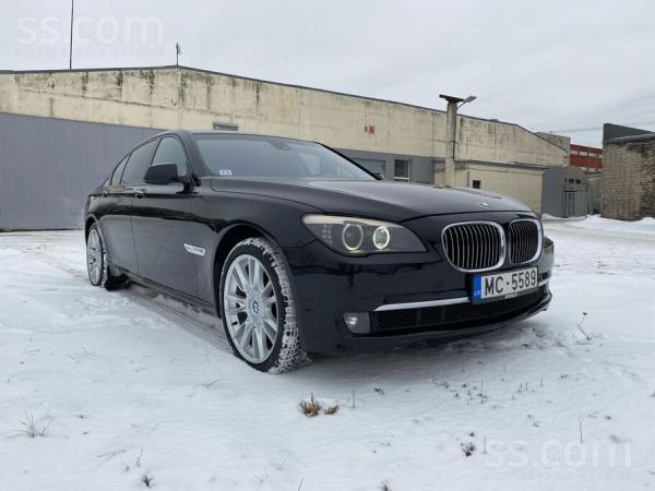 Black BMW 760 2011 in Riga, with an engine capacity of 6.00 L and mileage of 270 thousand km for 12000 €, photo 7 on AUTOMOTO.COM.LV